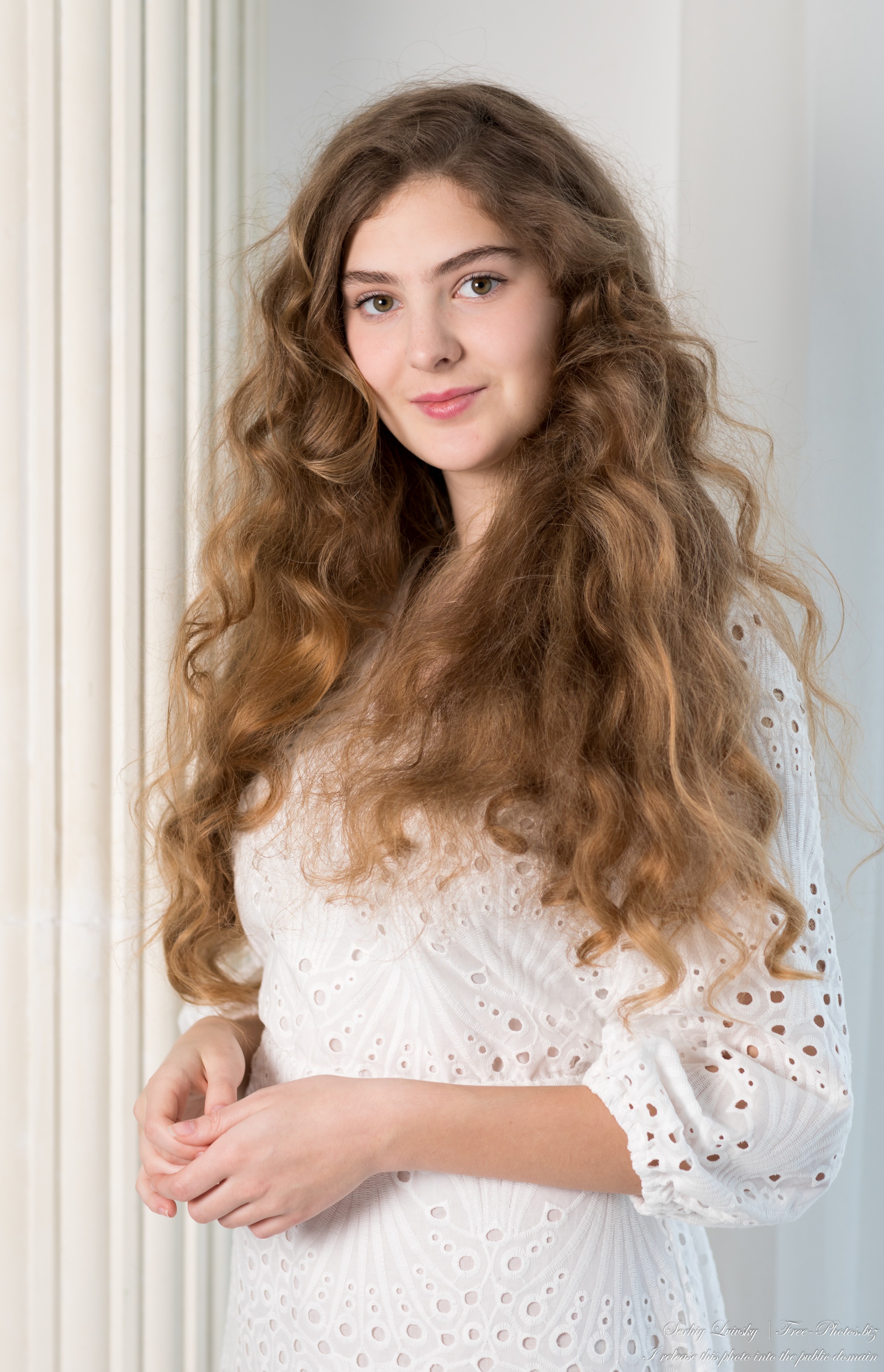 Photo of Kornelia - a 15-year-old girl with natural curly hair ...