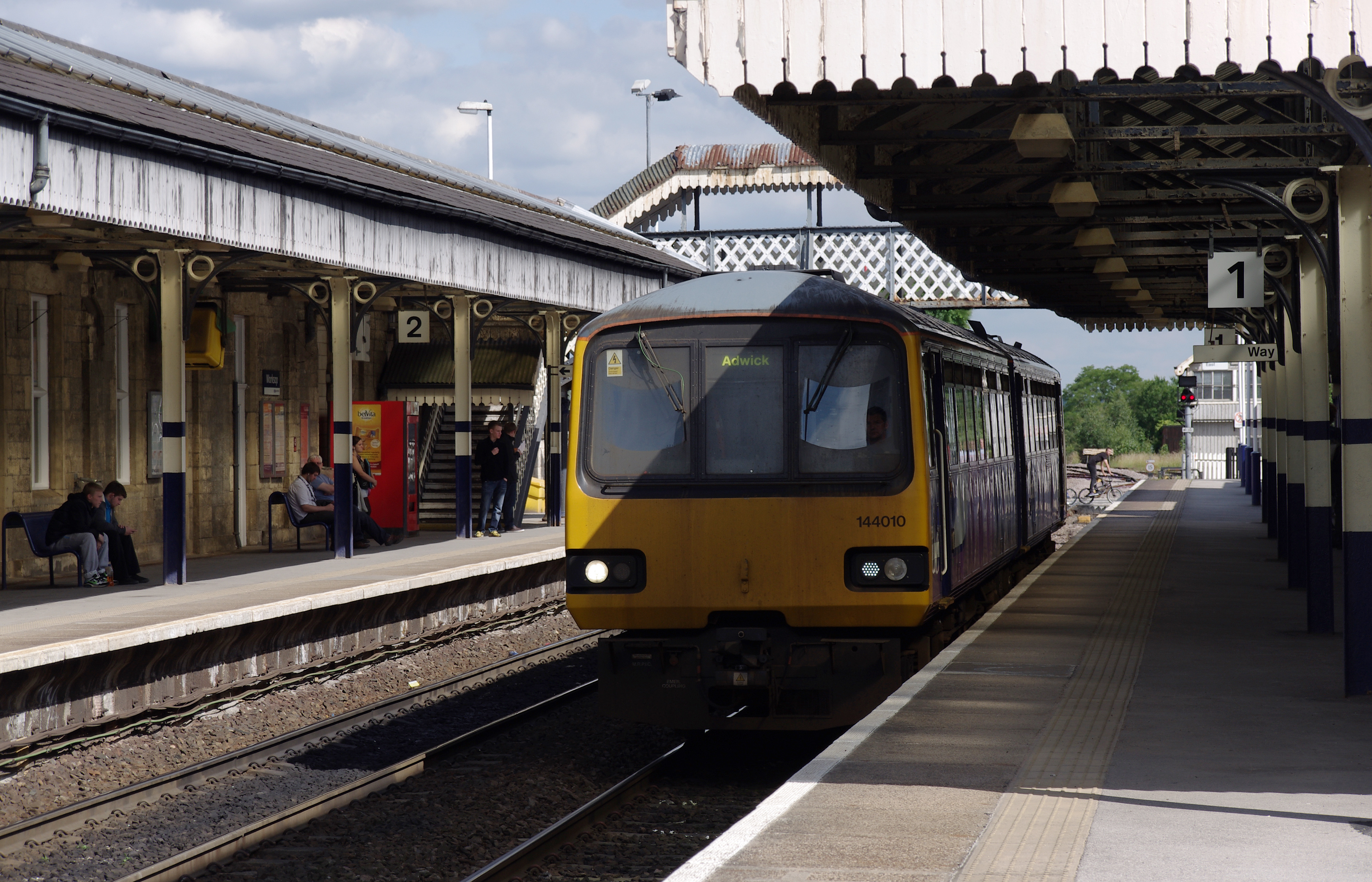 Photo of Worksop railway station MMB 04 144010